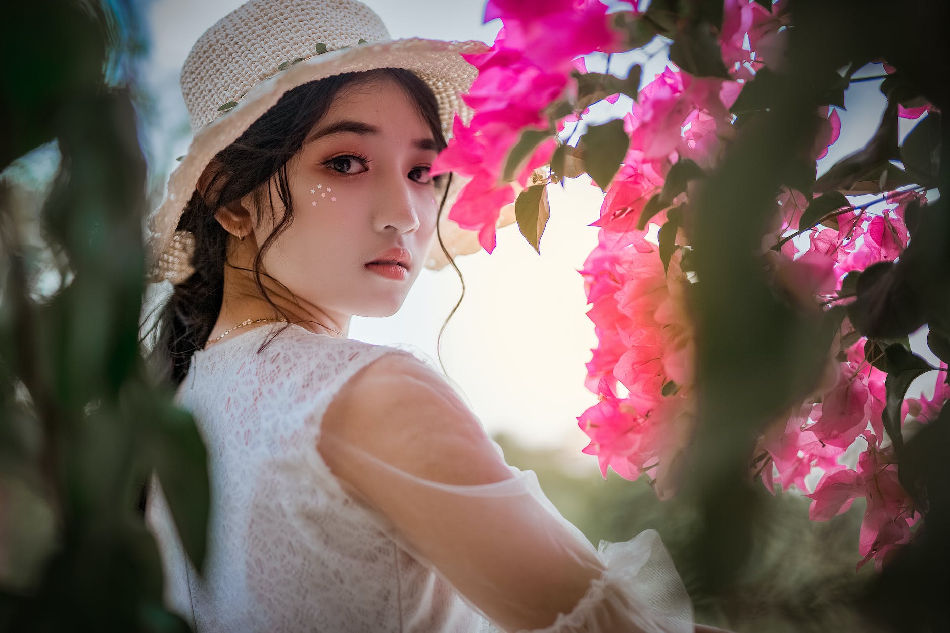 Signs She's Moving on From You - Taddlr